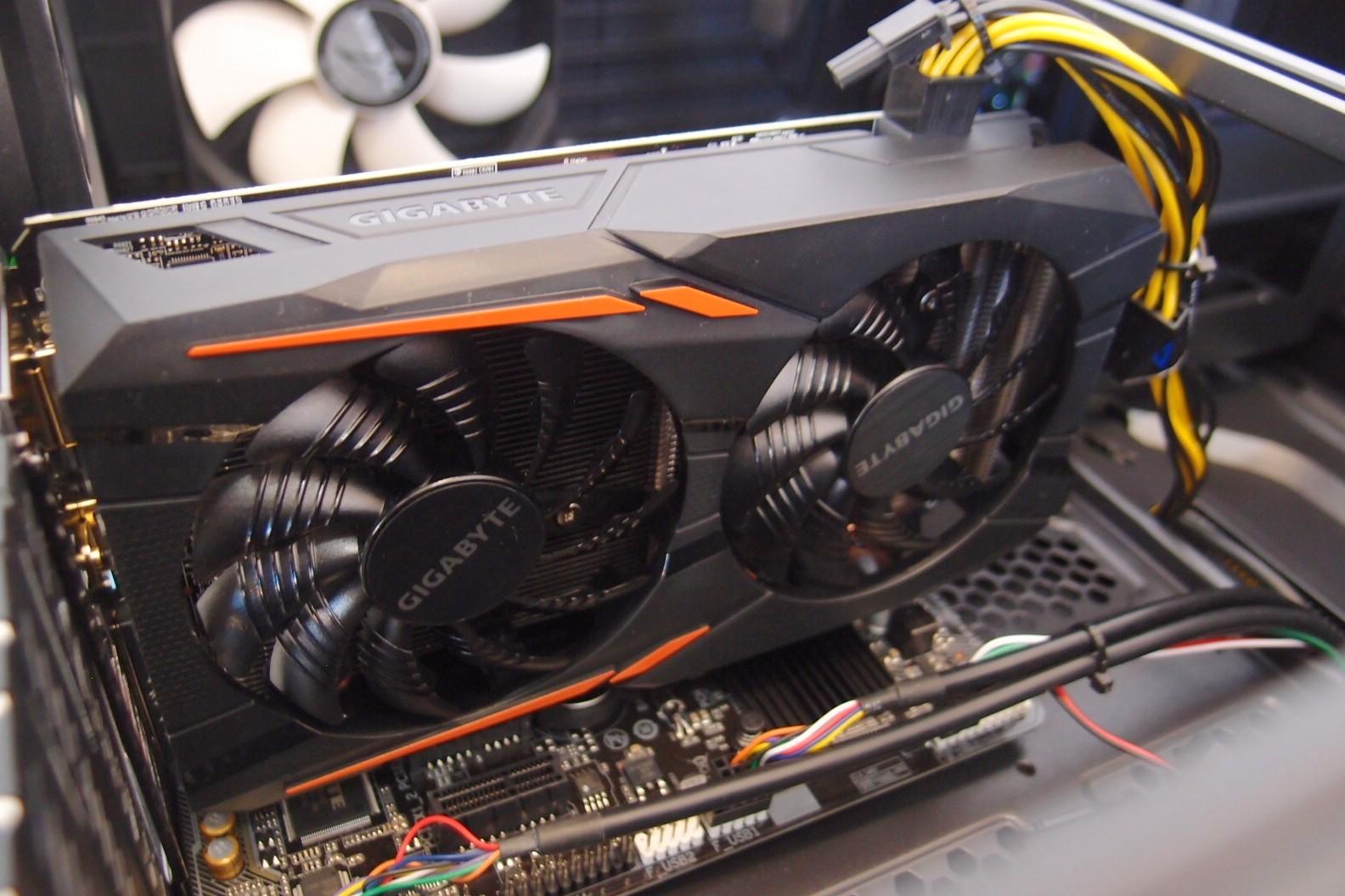 Bán Card màn hình GIGABYTE Radeon RX 560 4GB GDDR5 Gaming OC giá rẻ 1. ...